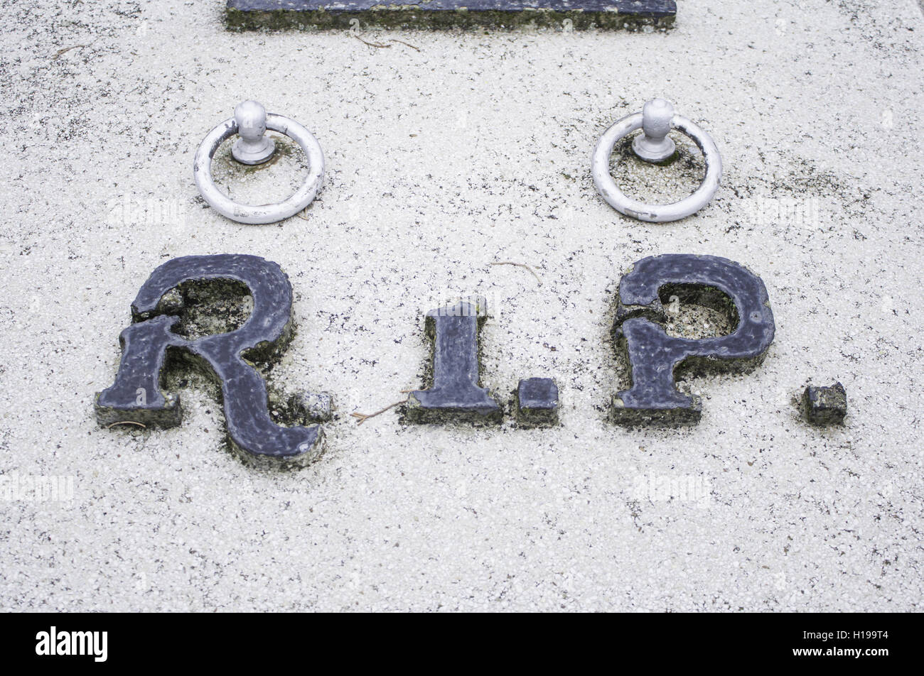 Rip in marble tomb cemetery, symbol Stock Photo - Alamy