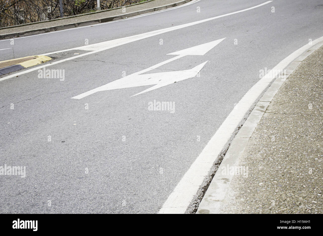 Curve urban road roundabout, symbol Stock Photo - Alamy