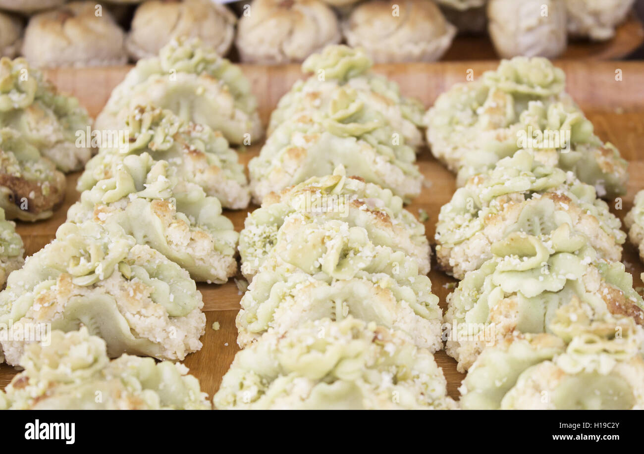 Sweet dessert Arabic bread market feed Stock Photo - Alamy