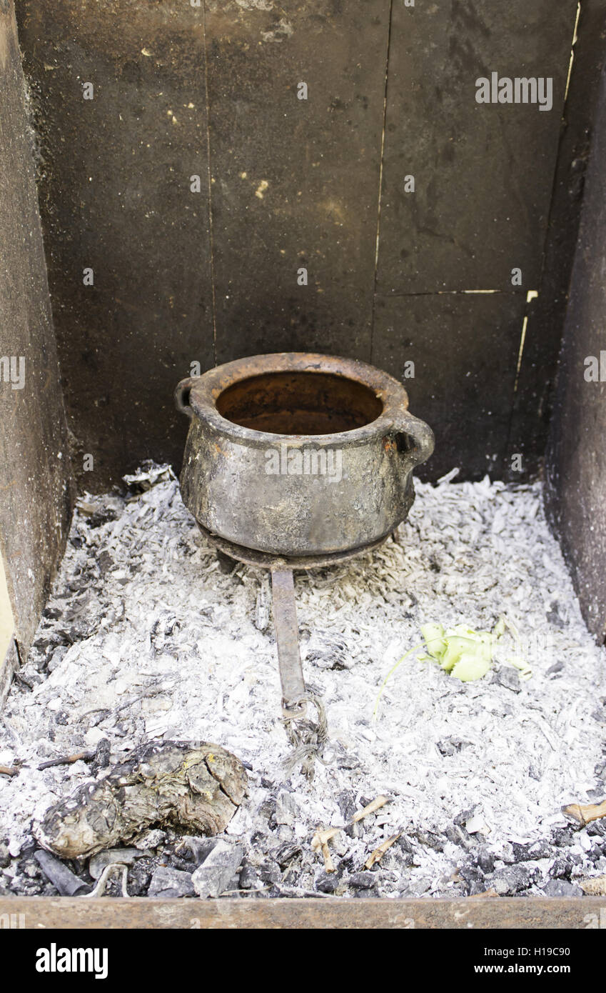 Ancient Cauldron metal barbecue, food Stock Photo - Alamy