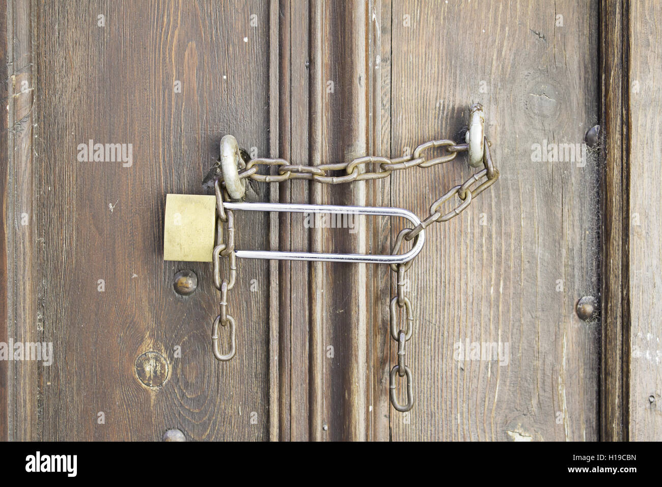 Old iron lock on wooden door, construction Stock Photo - Alamy