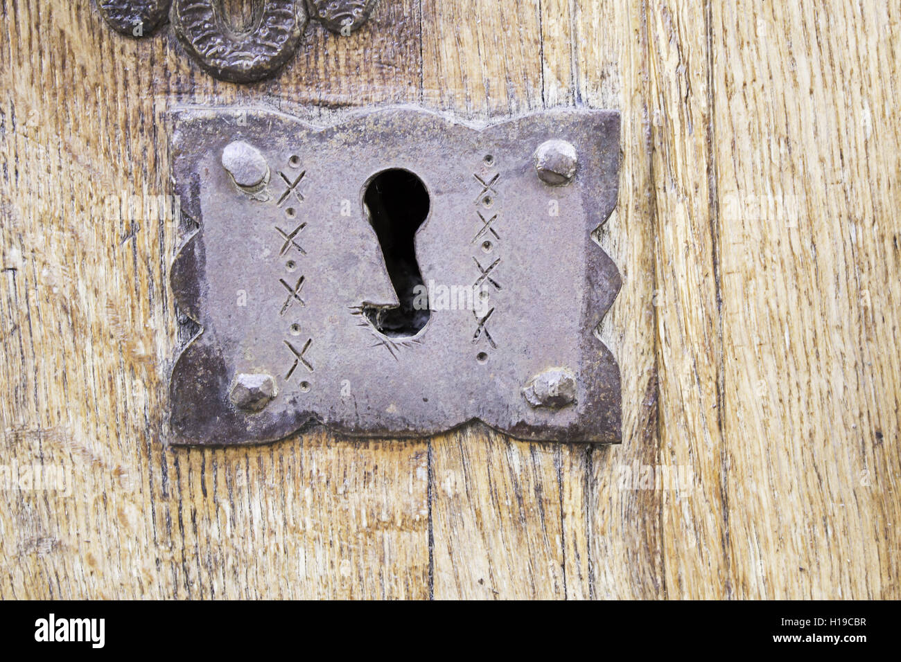 Old iron lock on wooden door, construction Stock Photo - Alamy