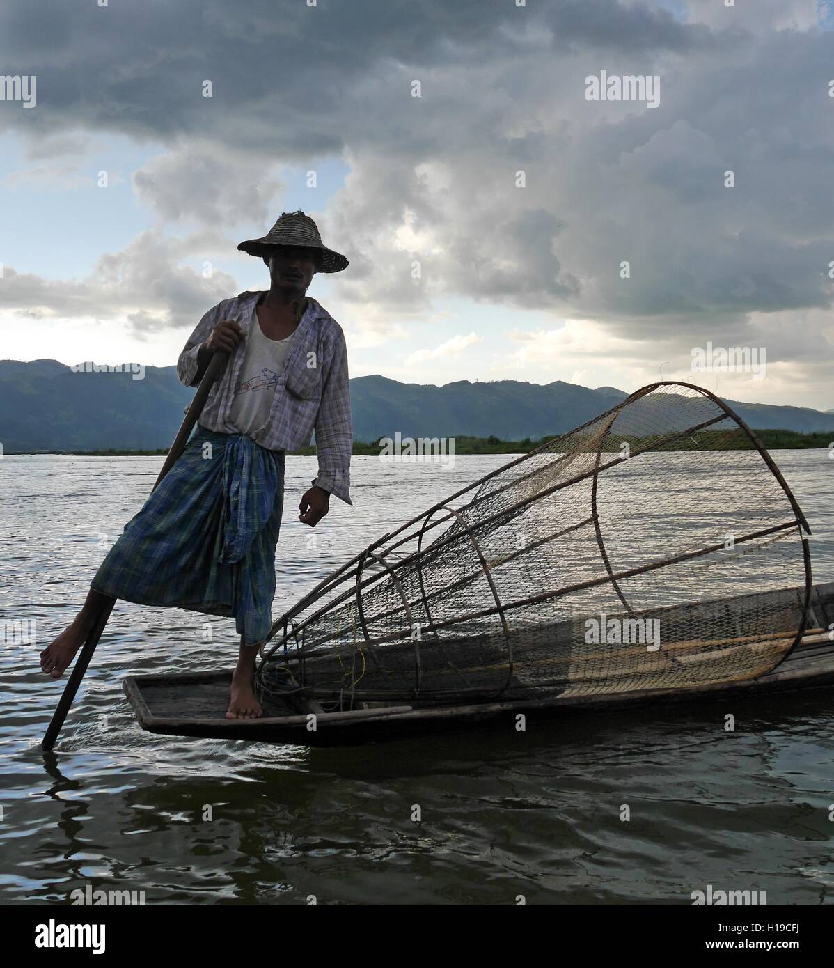 Iconic Intha leg-rowing fisherman with conical net on Inle Lake, Shan ...