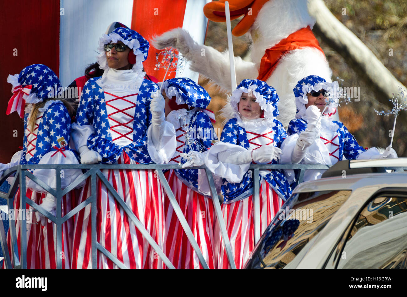 Parade float wave hi-res stock photography and images - Alamy