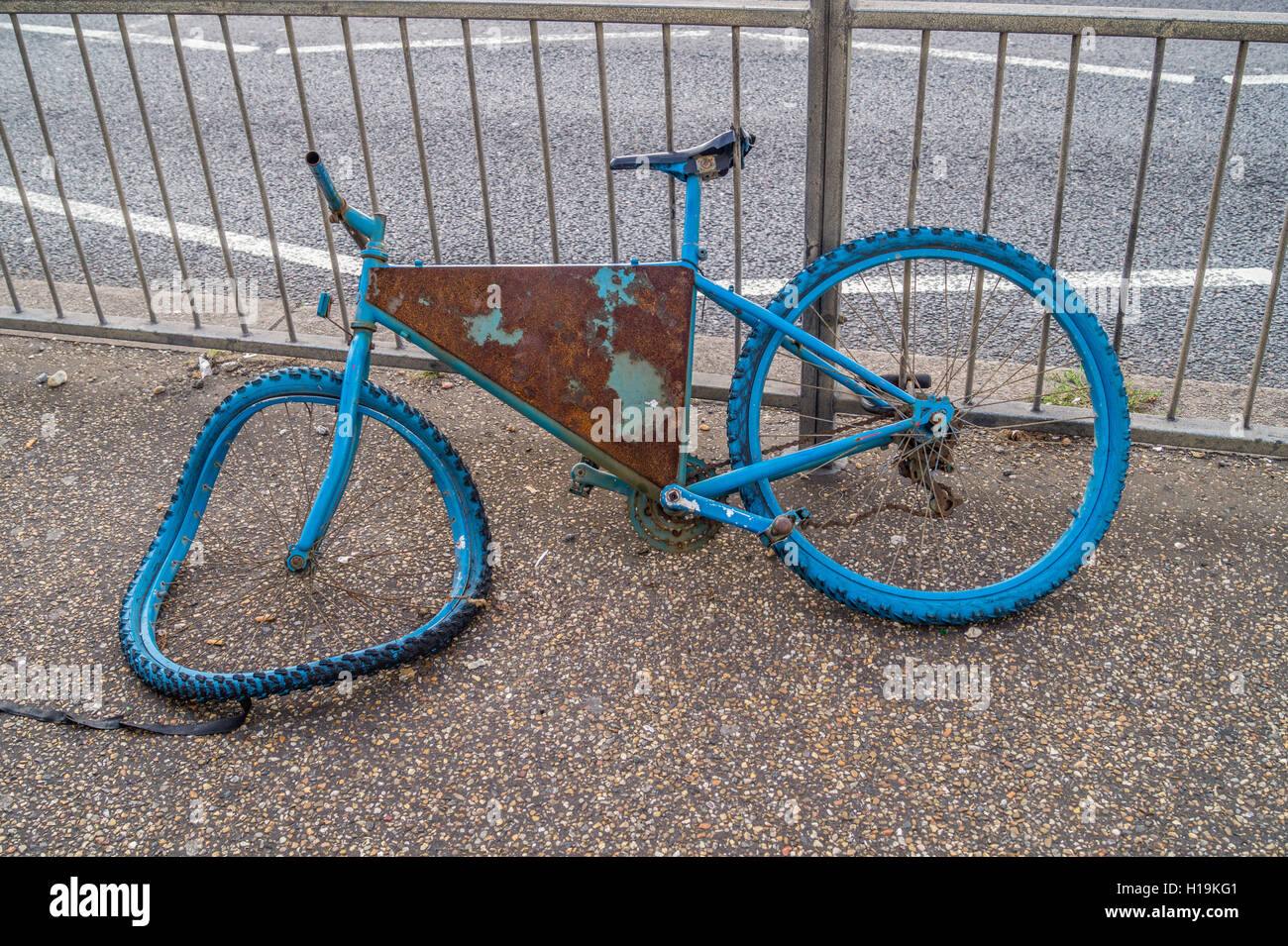 Old bike chained hi-res stock photography and images - Alamy