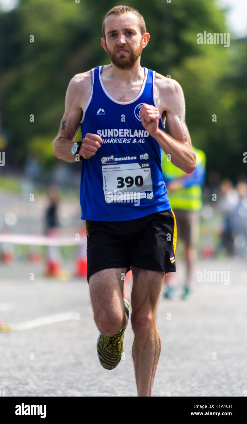 Smiling Participants marathon in Edinburgh Stock Photo - Alamy