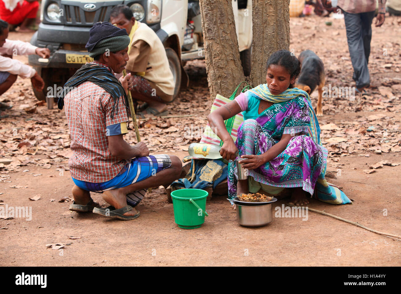 Madi tribe hi-res stock photography and images - Alamy