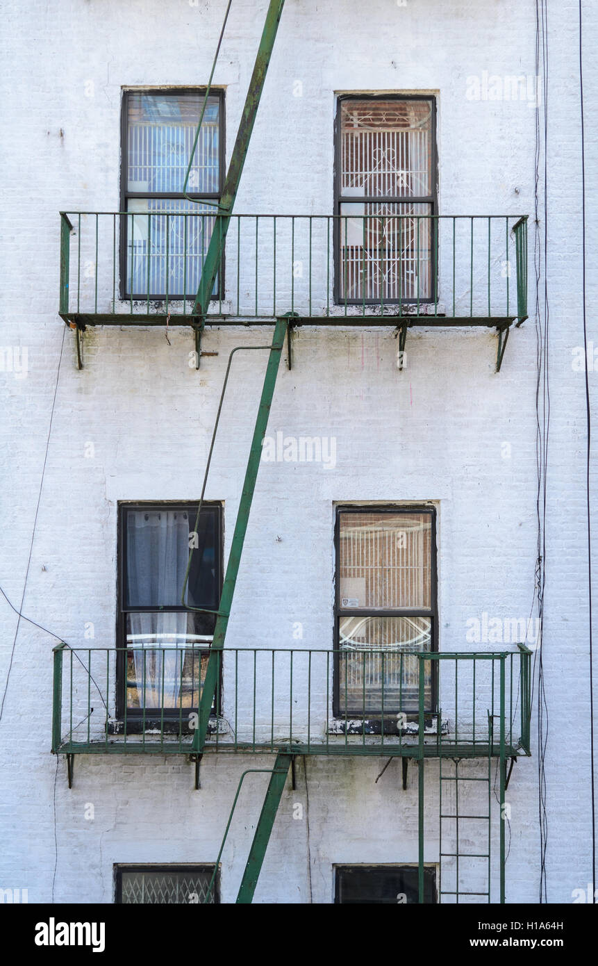 Blocks fire escape hi-res stock photography and images - Alamy