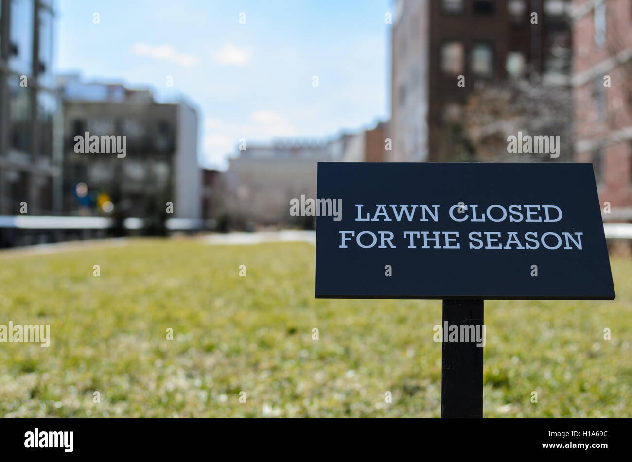 Lawn Closed sign on the Highline in New York Stock Photo - Alamy