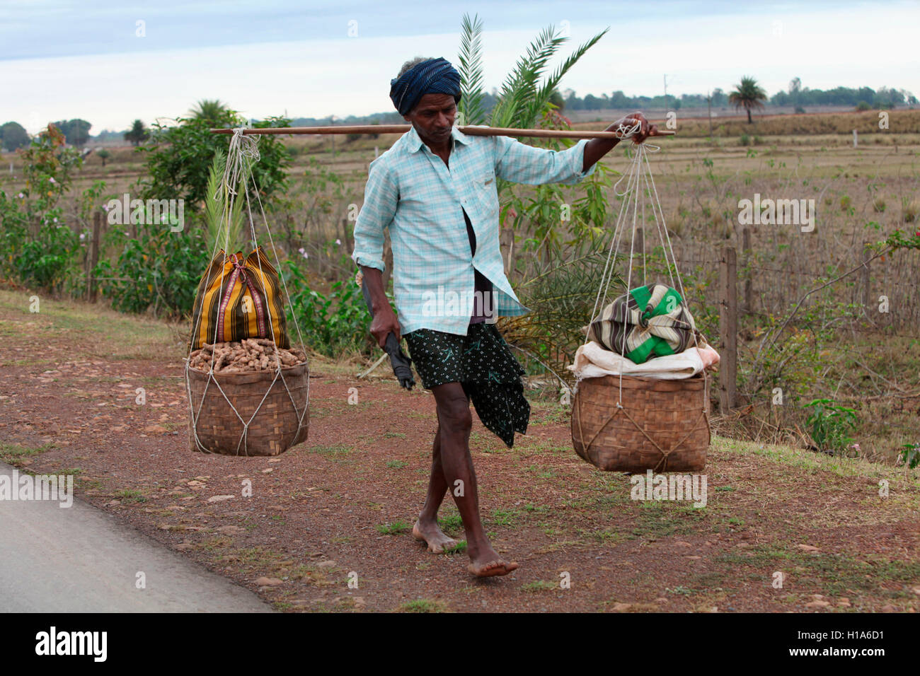 Work hard poor man carrying hi-res stock photography and images - Alamy