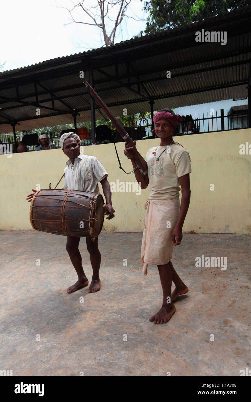 Bison horn maria tribal dance hi-res stock photography and images - Alamy