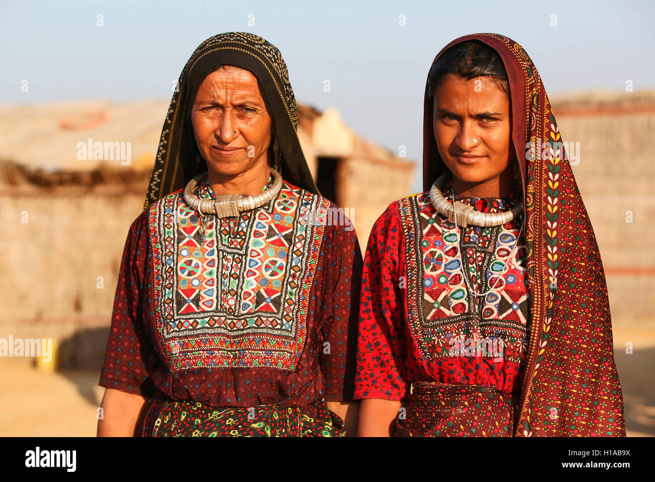 Tribal women in traditional dress, FAKIRANI JAT, Medi village, Kutch ...