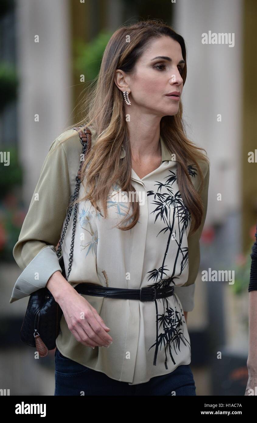 Queen rania al abdullah of jordan celebrity candids wed paparazziec hi ...