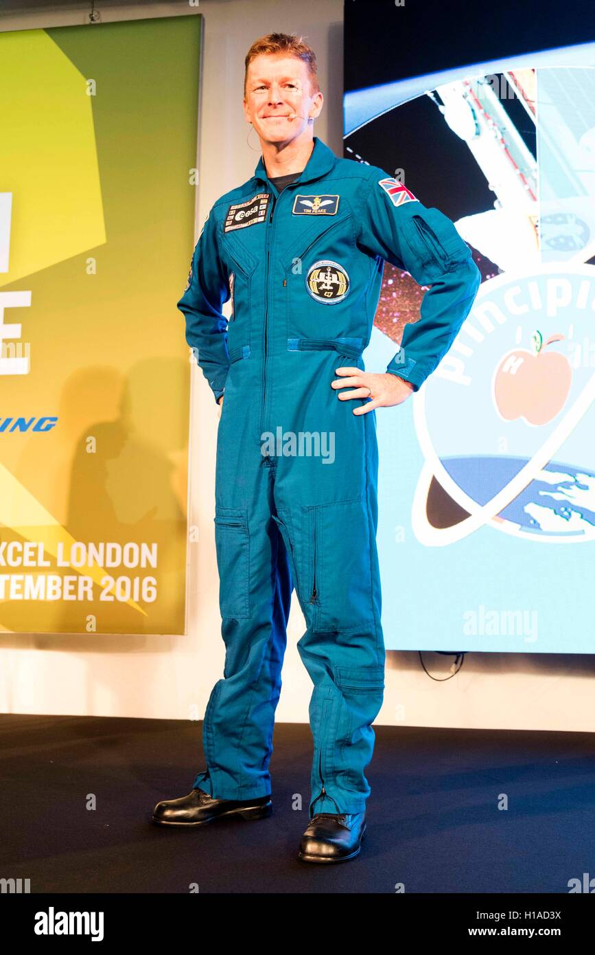 Tim peake poses hi-res stock photography and images - Alamy