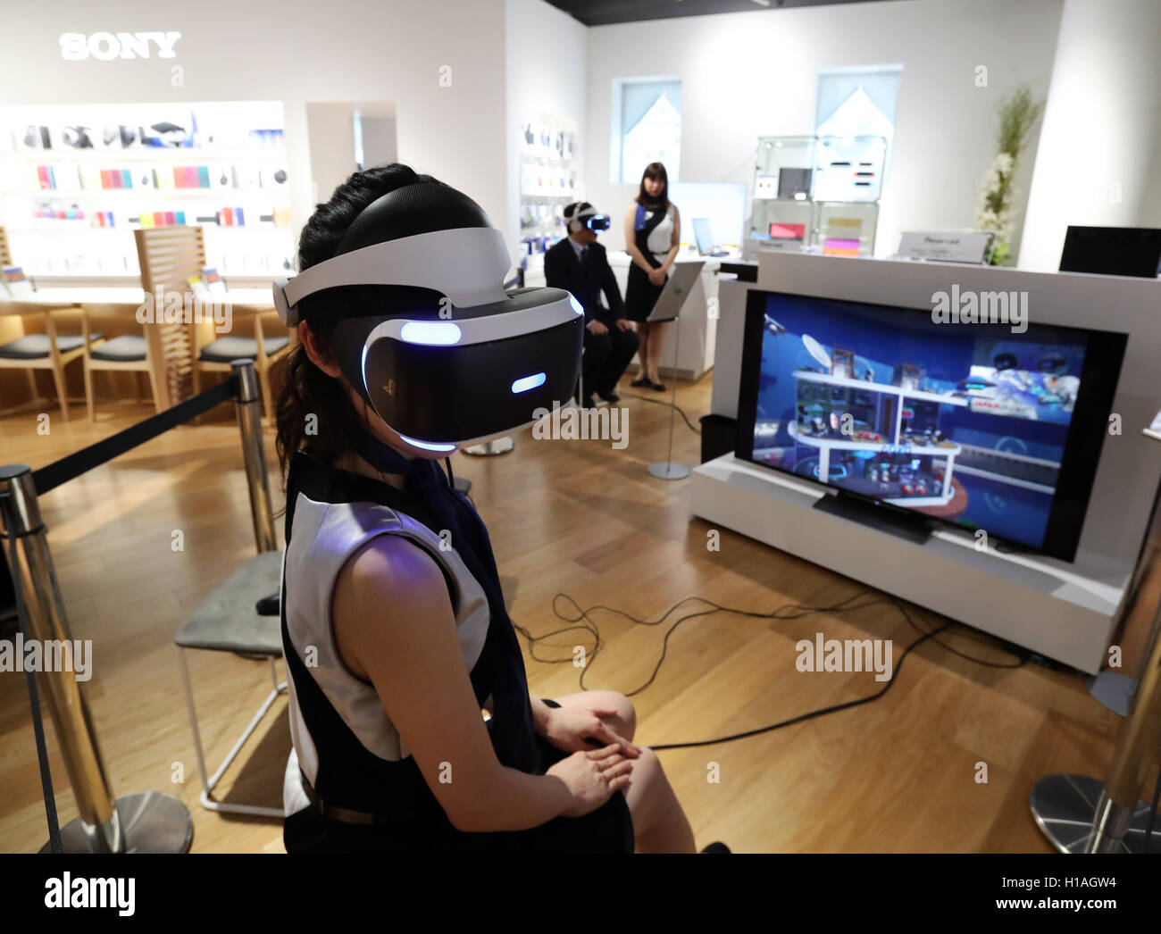 Tokyo, Japan. 23rd Sep, 2016. Japan's electronics giant Sony employees ...