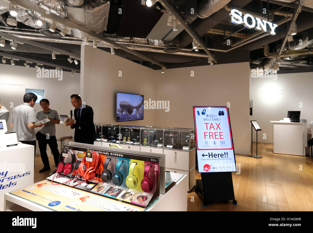 Tokyo, Japan. 23rd Sep, 2016. Japan's electronics giant Sony employees ...