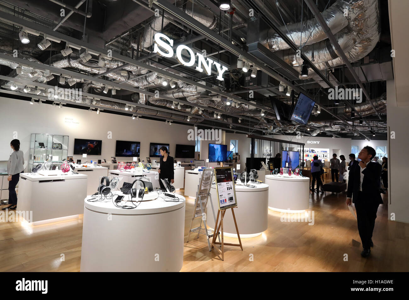 Tokyo, Japan. 23rd Sep, 2016. Japan's electronics giant Sony employees ...