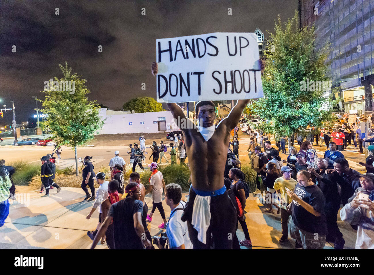 Charlotte, North Carolina, USA. 22nd Sep, 2016. Protestors make their ...