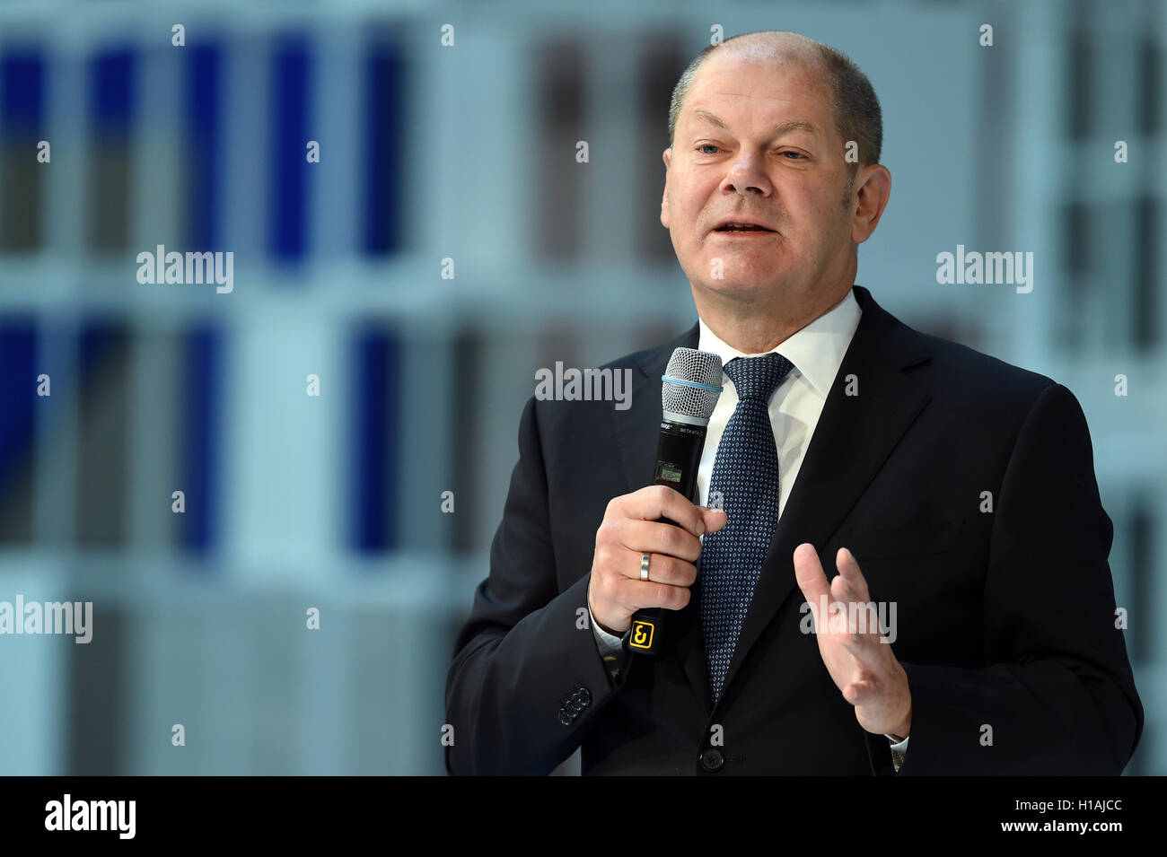 Hamburg's Governing Mayor Olaf Scholz (SPD) speaks during the ...