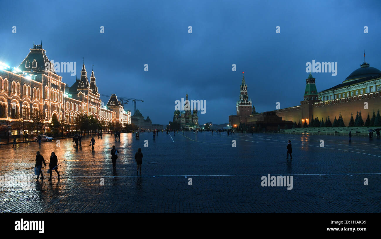 Rain in moscow hi-res stock photography and images - Alamy