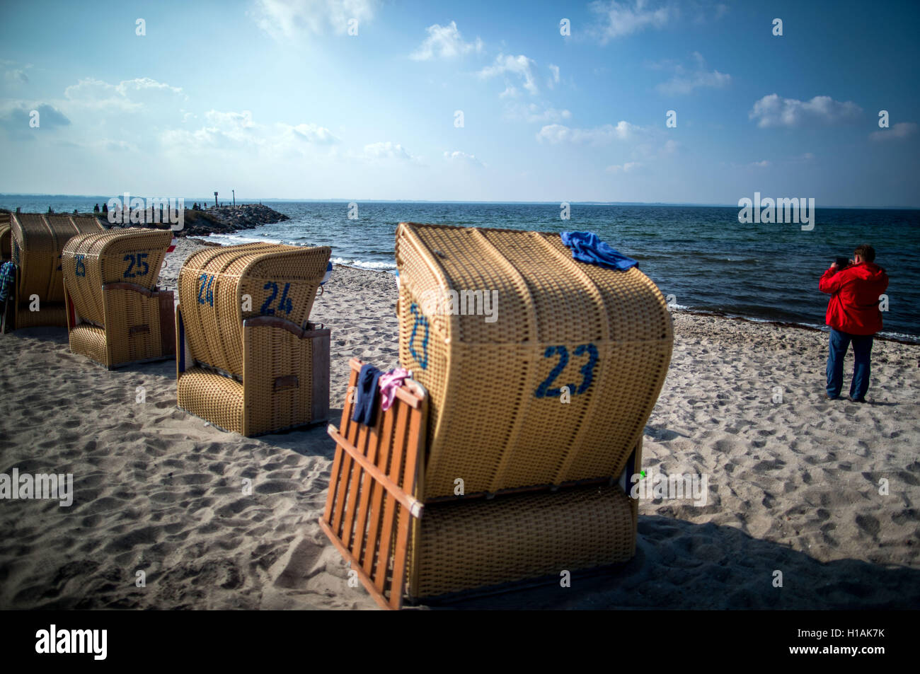 Timmendorf, Germany. 23rd Sep, 2016. Most beach chairs are empty at the ...