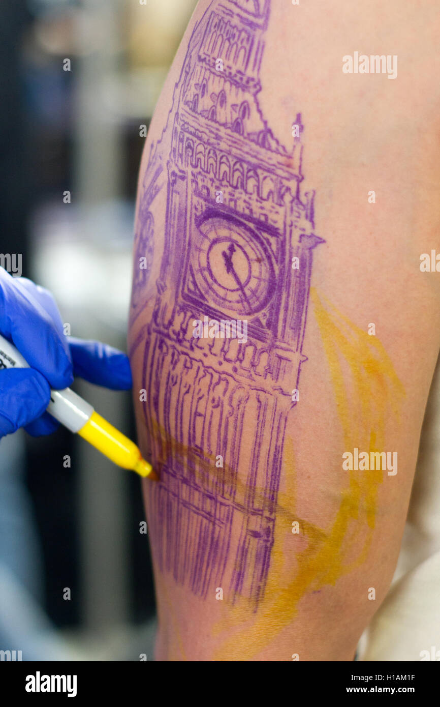 London international tattoo convention 2016 hi-res stock photography ...