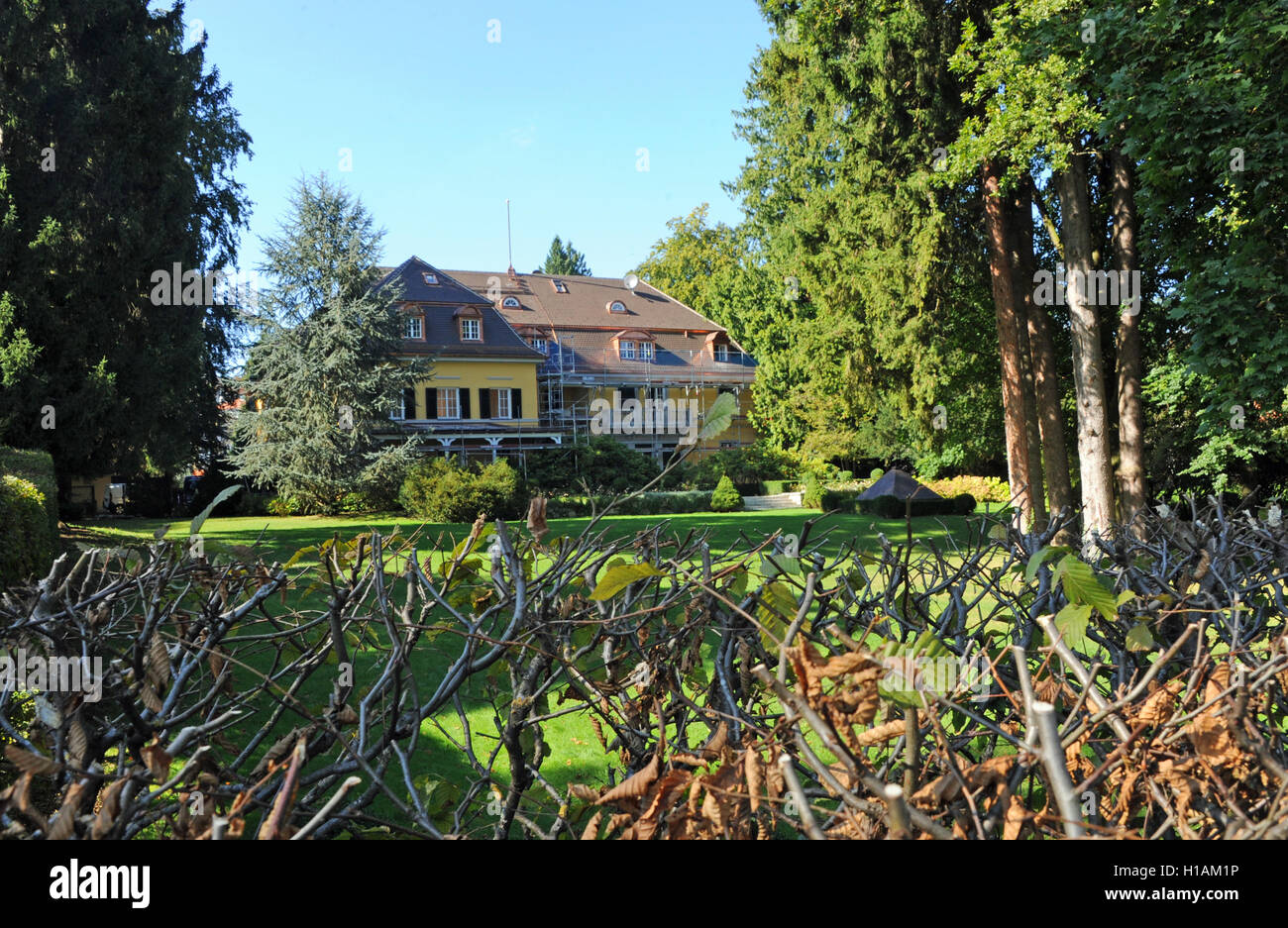 Tutzing, Germany. 22nd Sep, 2016. View of the villa of Thai crown ...