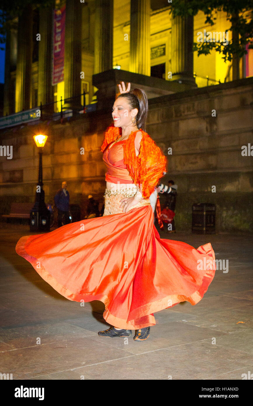 Tabla dancers hi-res stock photography and images - Alamy