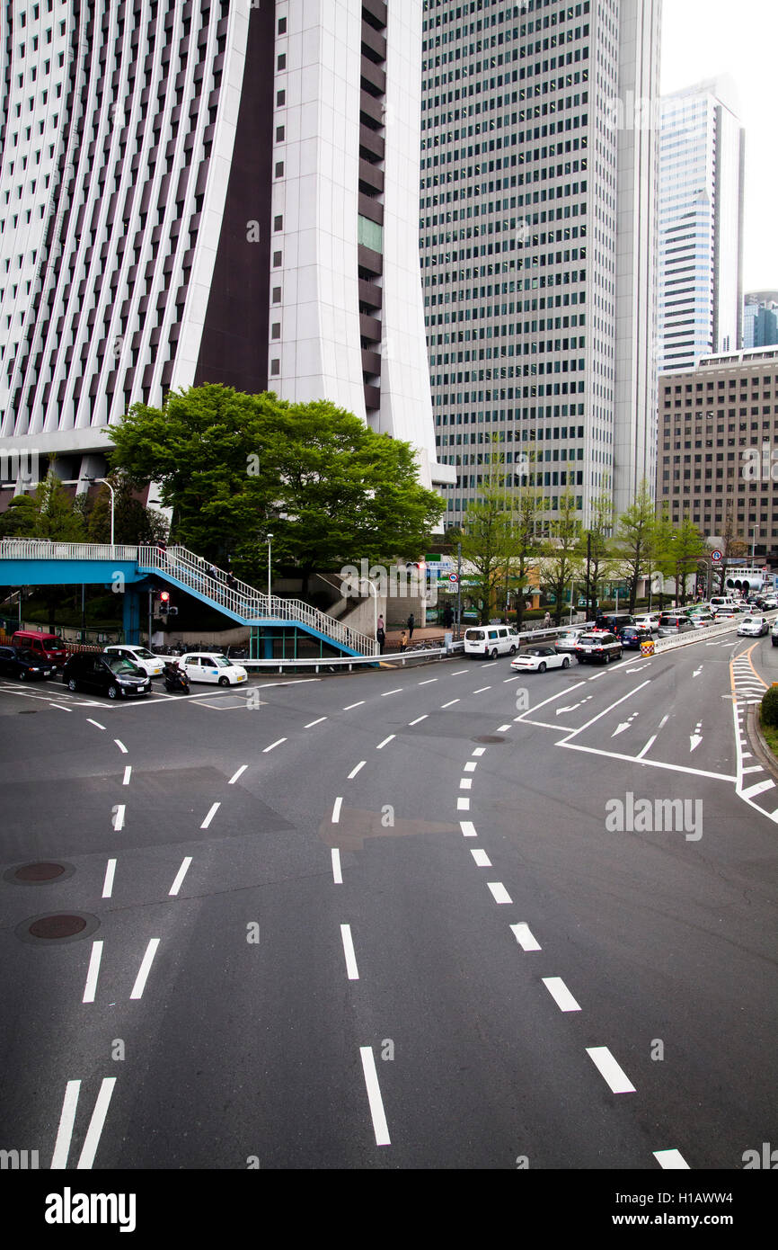 Cars driving in tokyo hi-res stock photography and images - Alamy