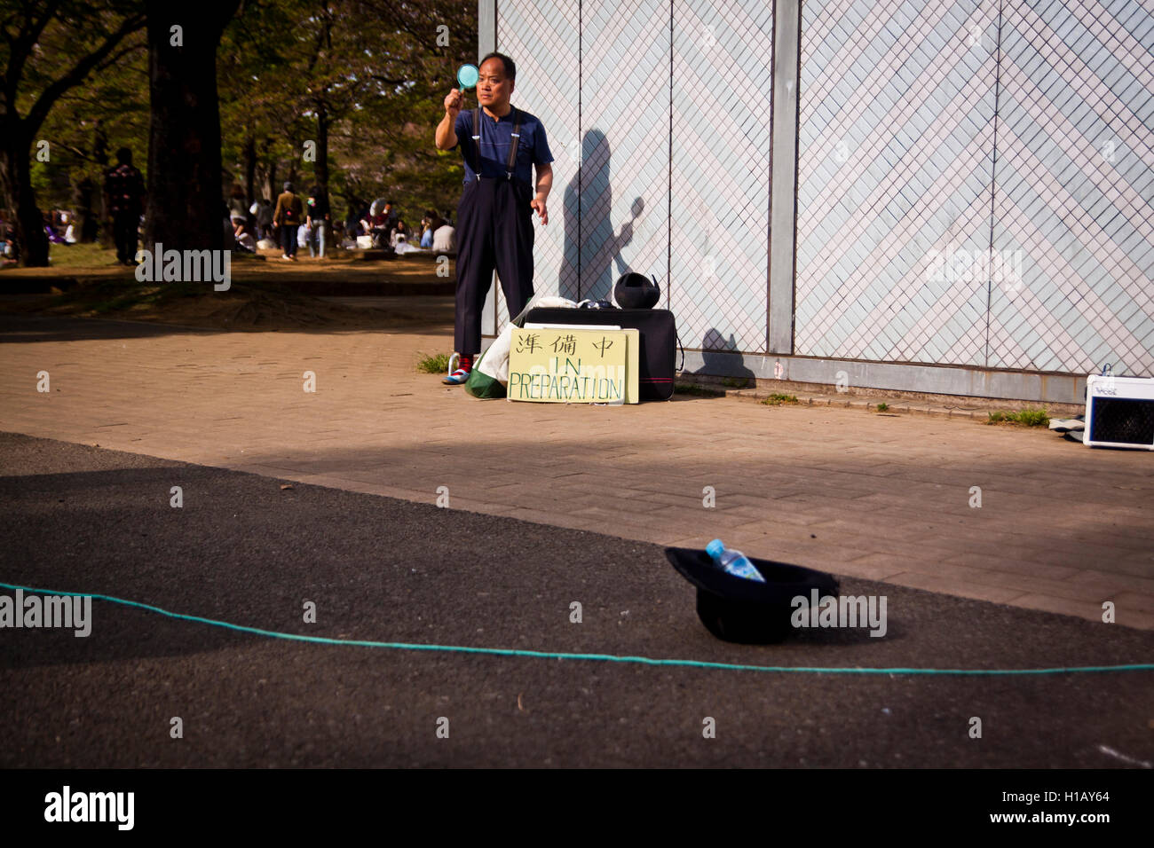 A mime performs in Yoyogi Park, Tokyo, Japan Stock Photo - Alamy