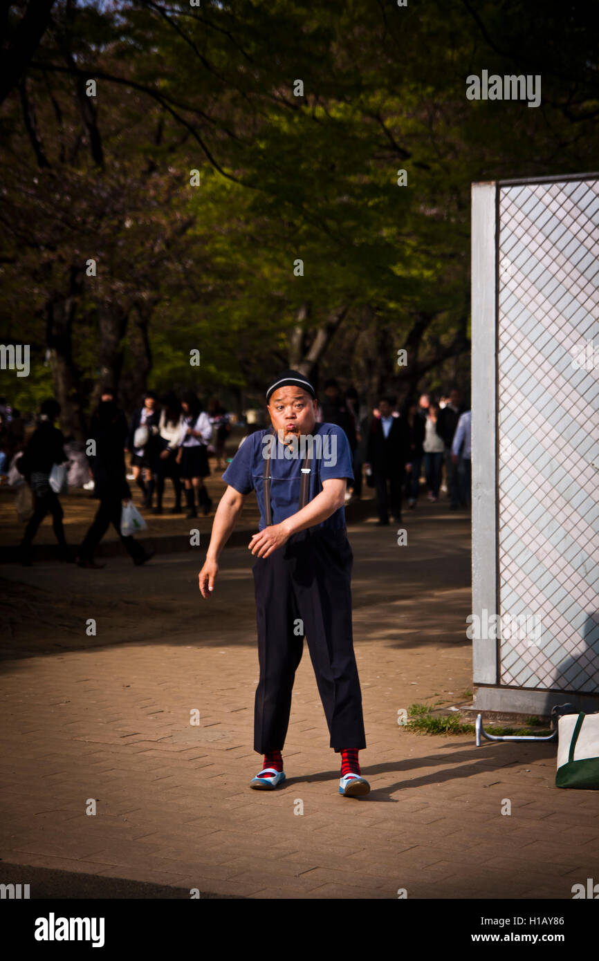 A mime performs in Yoyogi Park, Tokyo, Japan Stock Photo - Alamy
