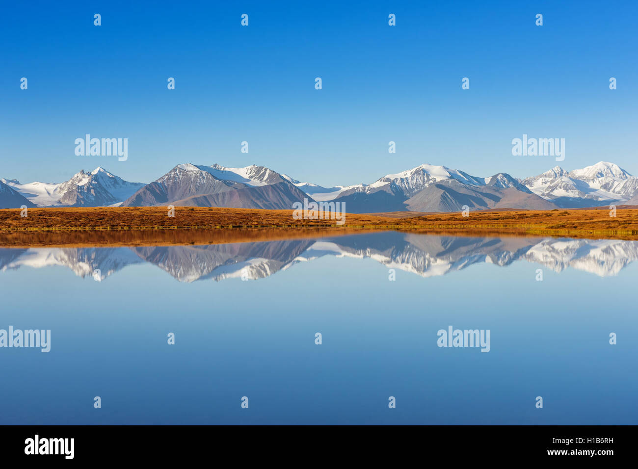 Crystal lake hi-res stock photography and images - Alamy