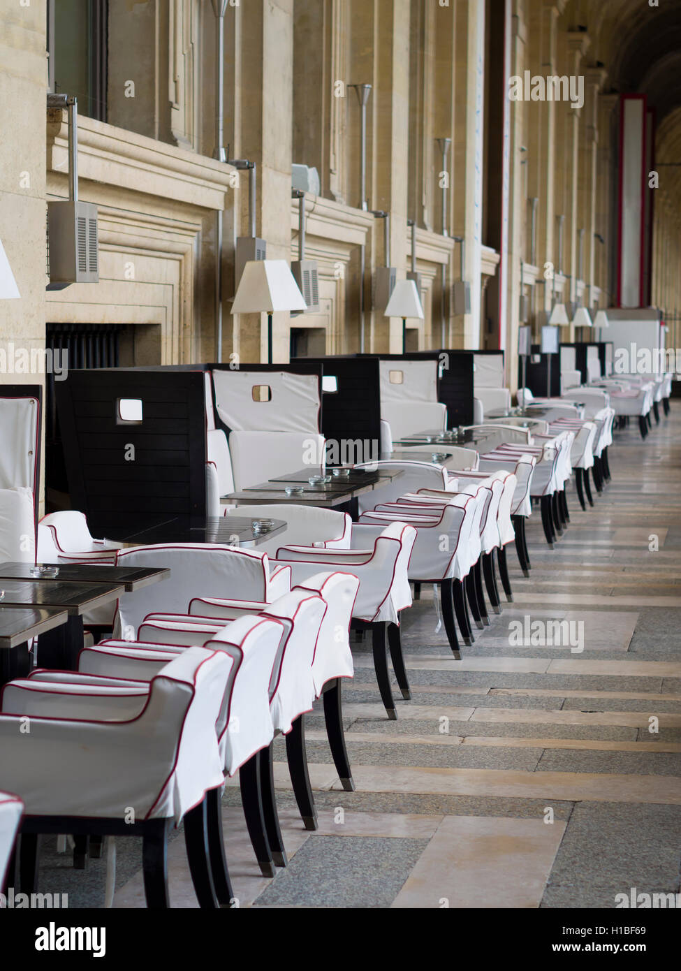 Paris cafe table setting hi-res stock photography and images - Alamy