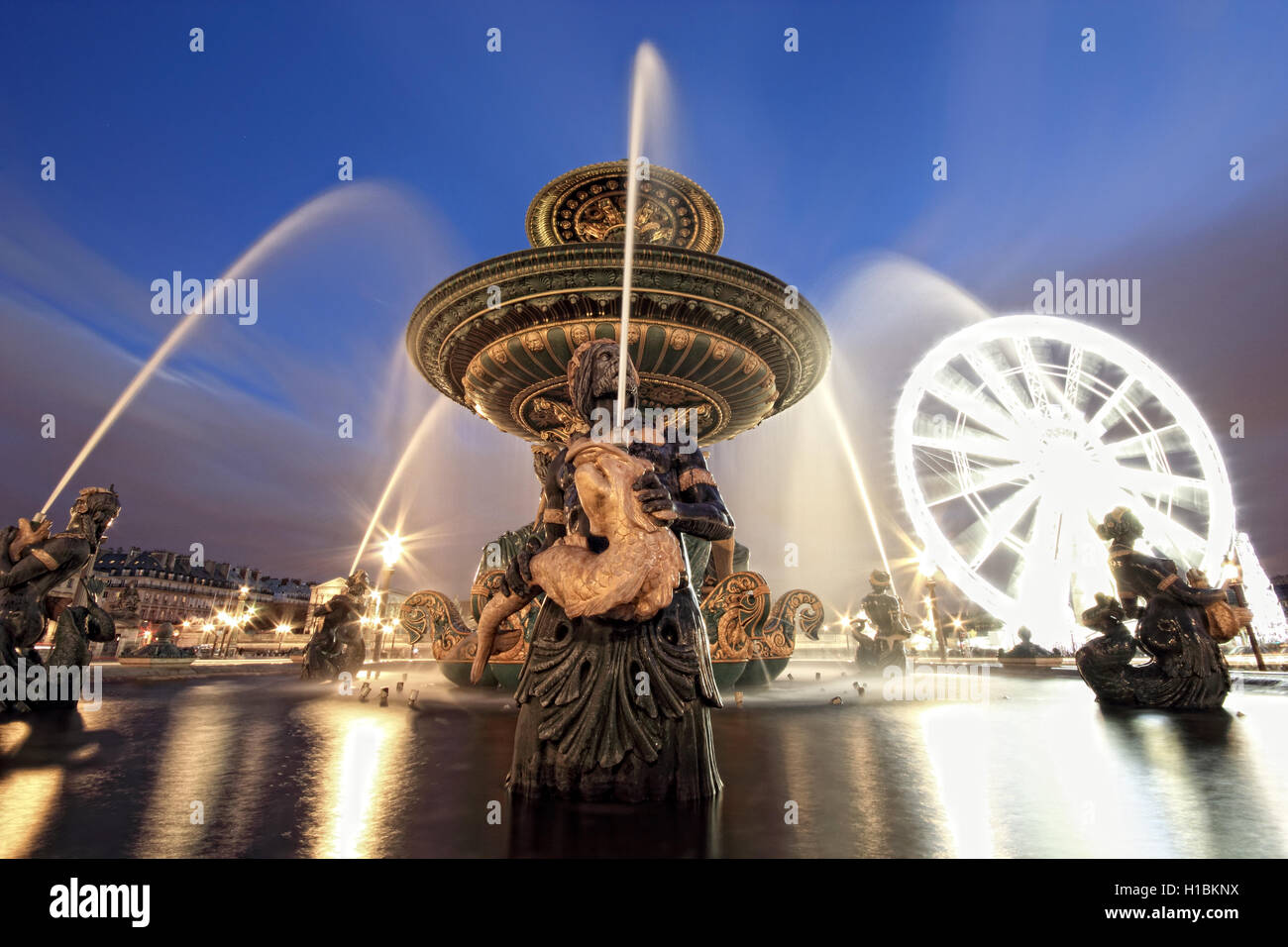Fountain at Place de la Concord in Paris France by dusk Stock Photo - Alamy