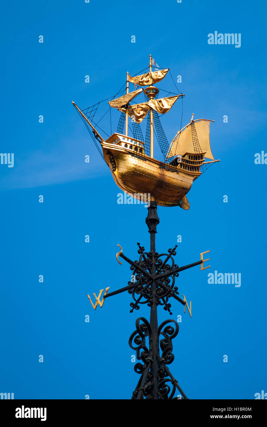 Wind wane compass hi-res stock photography and images - Alamy