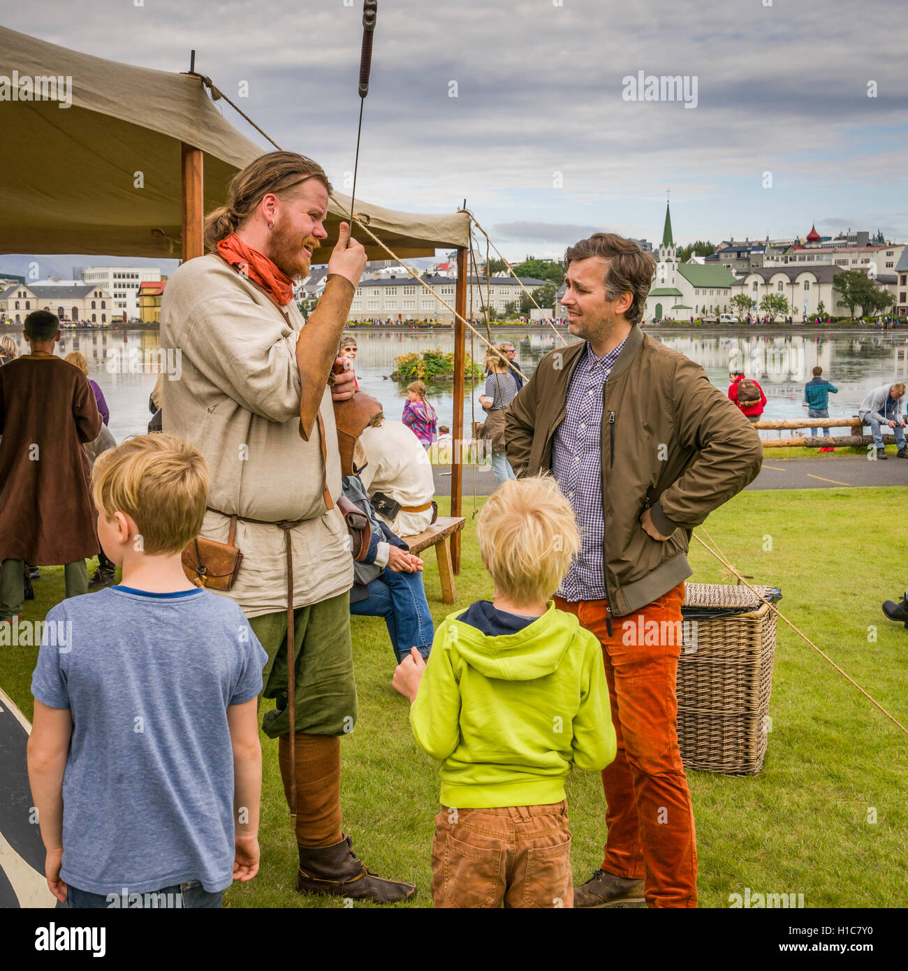 Viking people hi-res stock photography and images - Alamy
