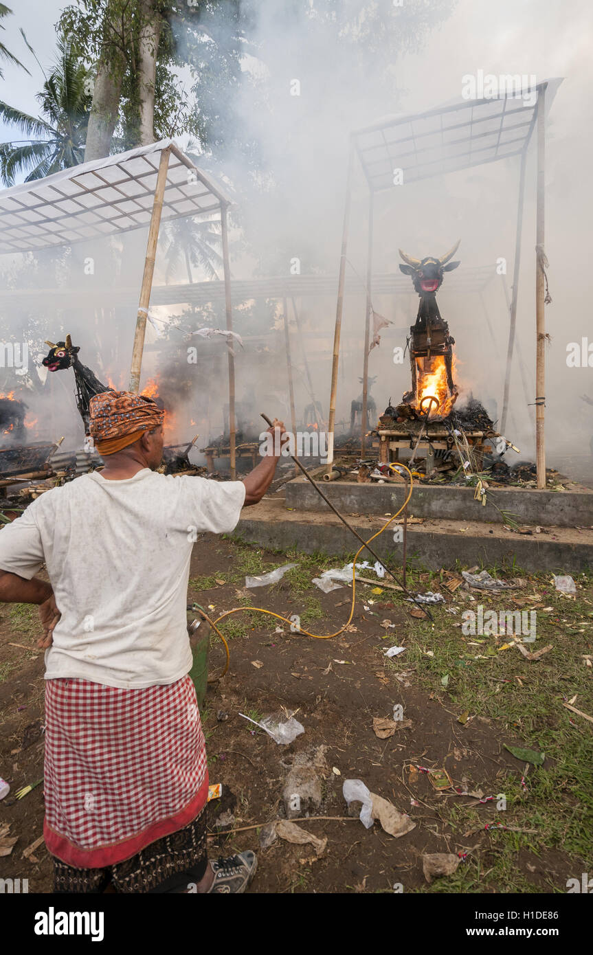 Indonesia, Bali, Ubud, Junjungan village, cremation ceremony, cremation ...