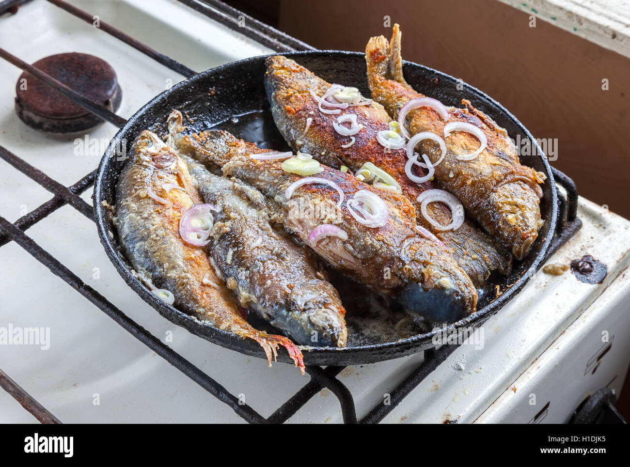 Old frying pan hi-res stock photography and images - Alamy