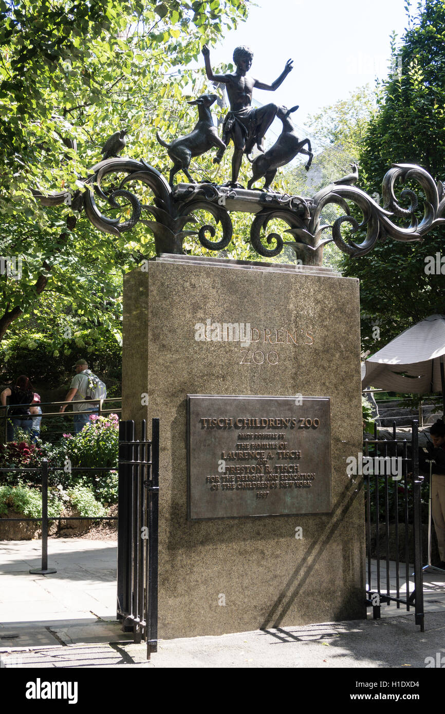 Central park zoo gates hi-res stock photography and images - Alamy