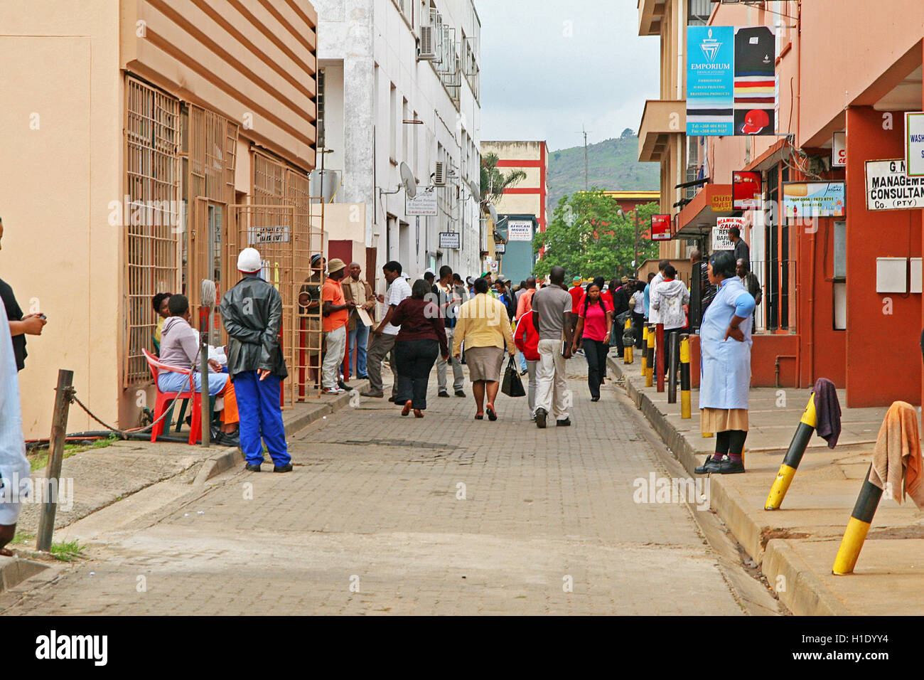 Pedestrian mall shopping retail display hi-res stock photography and ...