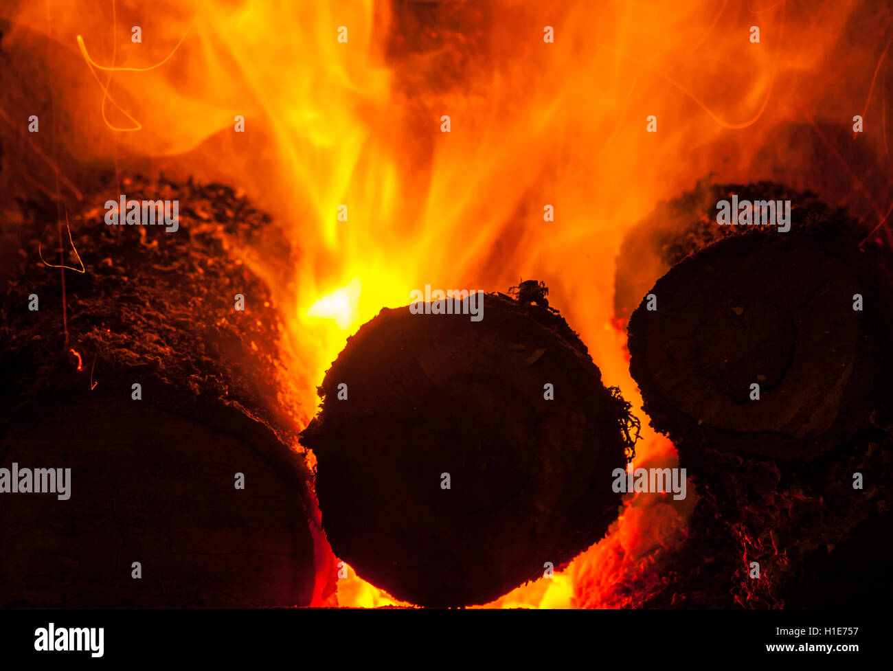 Wood fire burning Stock Photo - Alamy