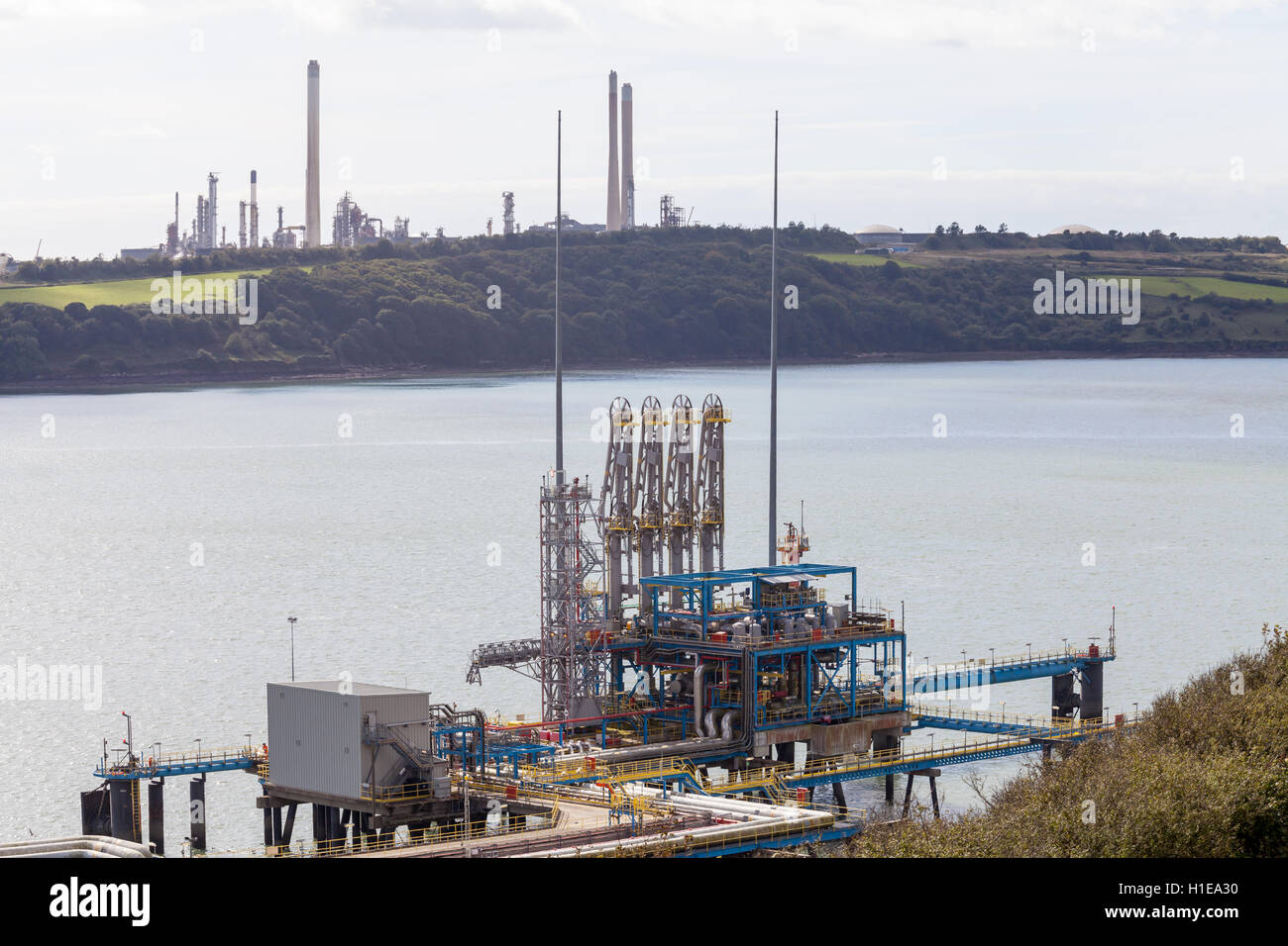 Dragon LNG terminal with Valero Oil Refinery across Milford Haven Stock ...
