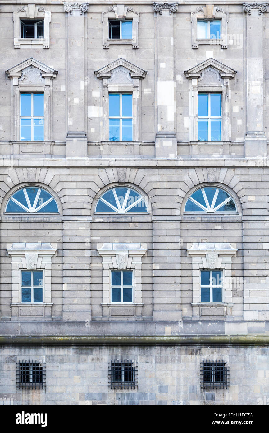 window and wall pattern of an old building Stock Photo - Alamy
