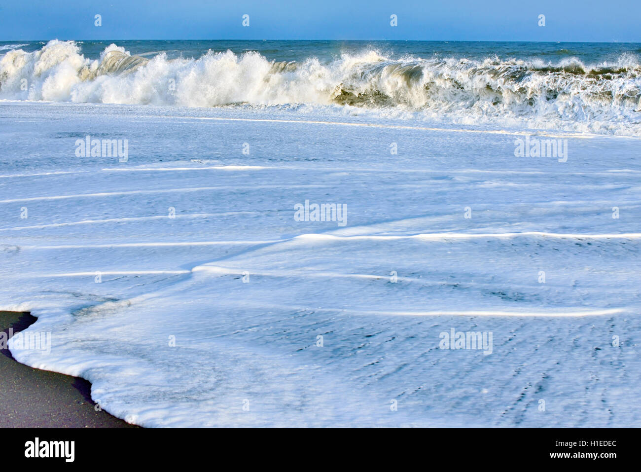 Smooth ocean surface hi-res stock photography and images - Alamy