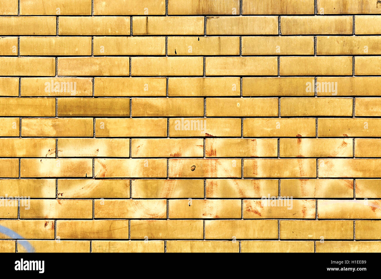 Yellow bricks hi-res stock photography and images - Alamy