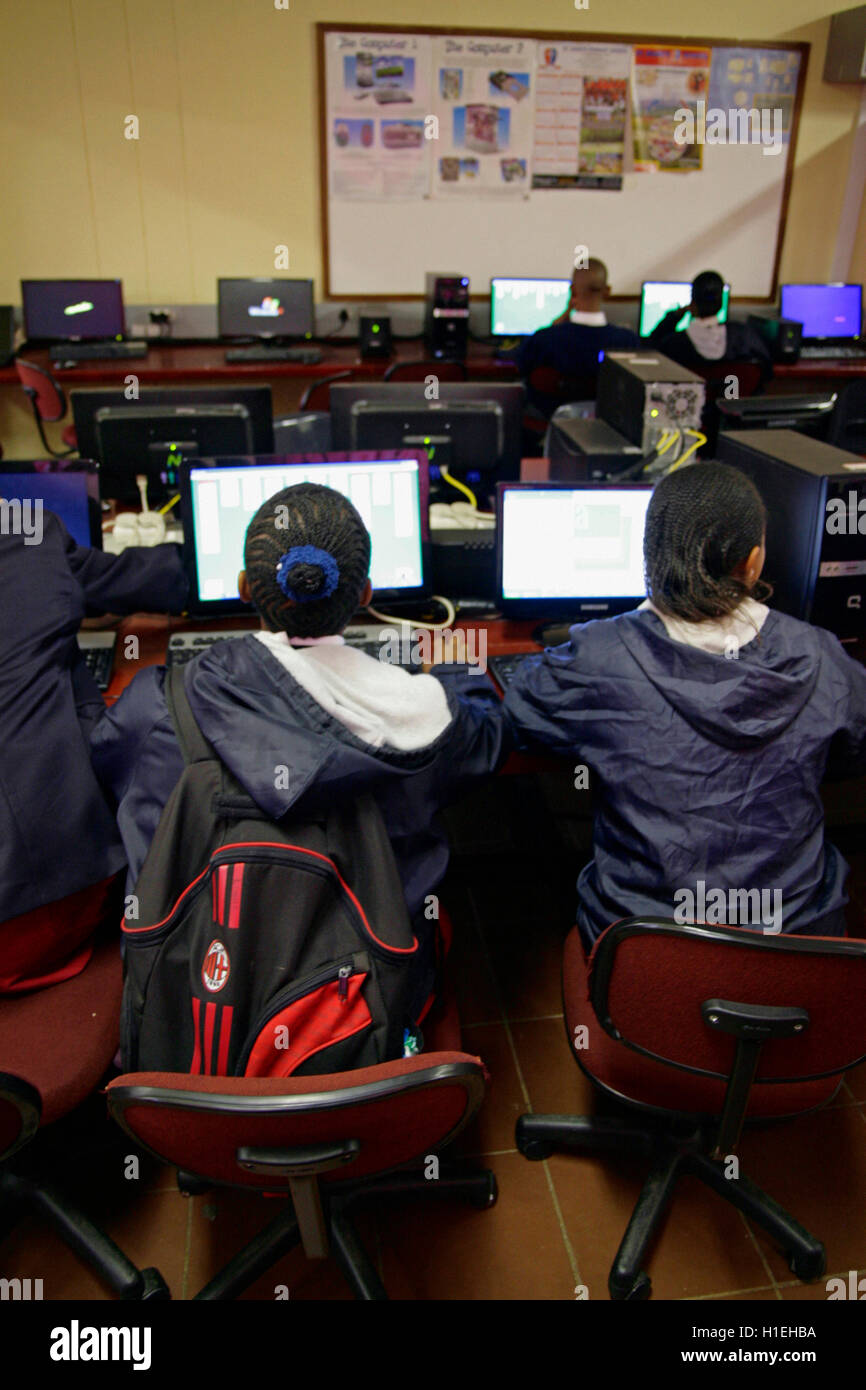 Children computers africa classroom hi-res stock photography and images ...