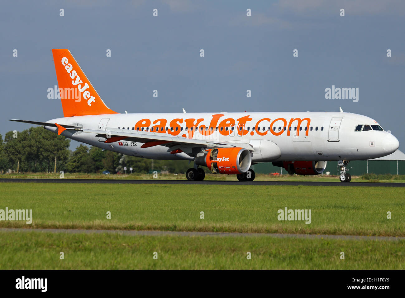 Easyjet airbus a320 hi-res stock photography and images - Alamy