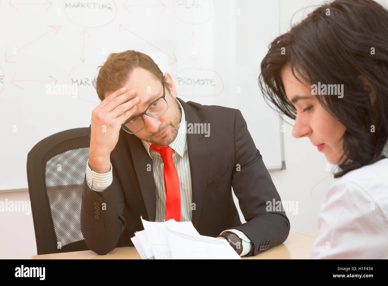 Unsatisfied people hi-res stock photography and images - Alamy