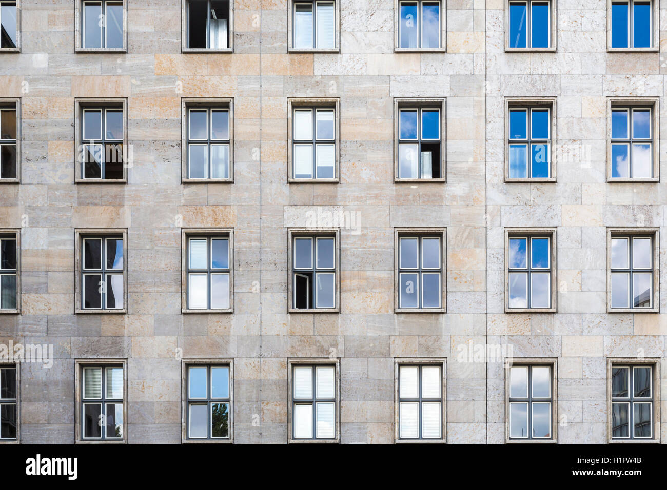 old facade with sky mirroring in the windows Stock Photo - Alamy