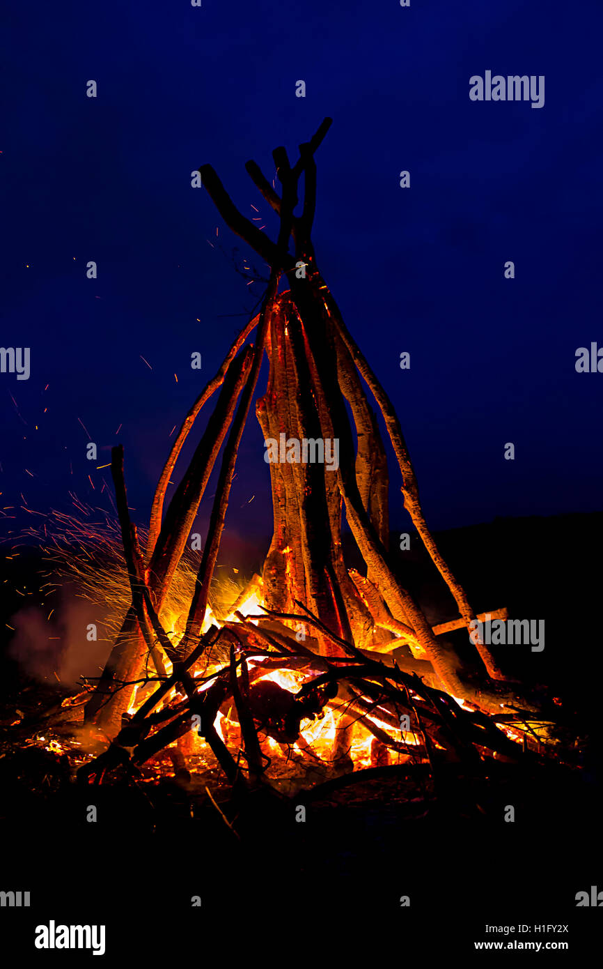 campfire in the night Stock Photo - Alamy